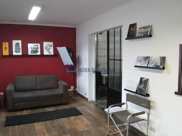 Sobrado 235 m², 3 dormitórios, 300 metros do metro Praça da Arvore