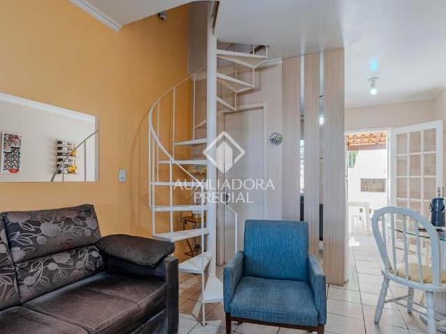 sobrado 2 dorm. com churrasqueira e estac. 2 carros
