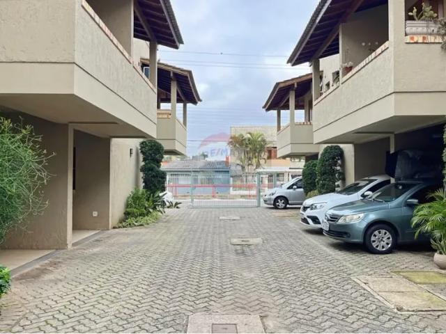 Sobrado 2 dormitórios com sótão e varanda