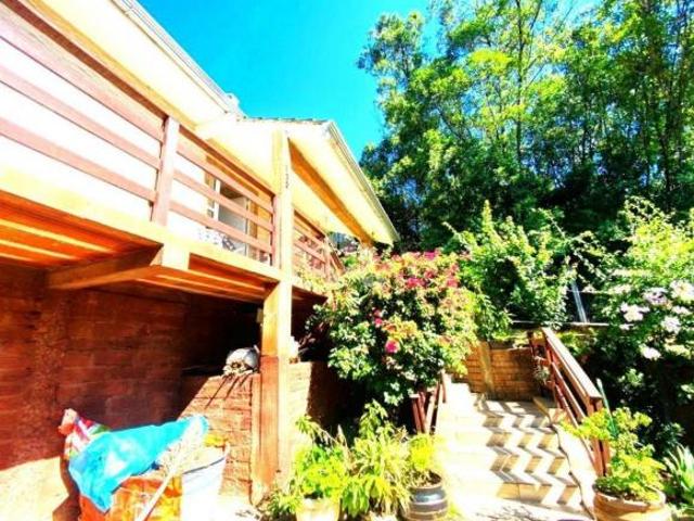 Sobrado 2 dormitórios com suite, com piscina e arvores frutíferas no Cento de Nova Santa Rita