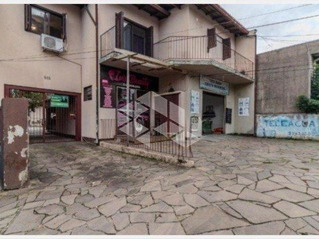 Sobrado 2 dormitórios + duas salas comerciais + casa 2 dormitórios no meio do terreno + Edícula com