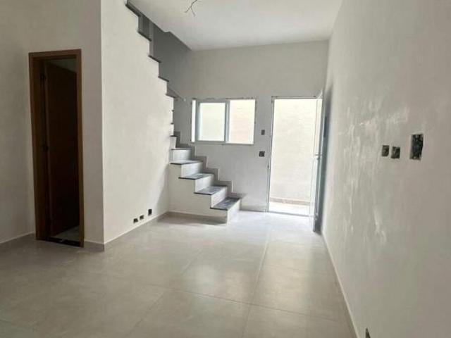 Sobrado 2 dormitórios no Bairro Aviação, Praia Grande/SP — Financiamento disponível