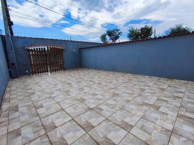 Sobrado 2 Dormitórios no Jardim Suarão em Itanhaém 4 Vagas e Espaço para Piscina