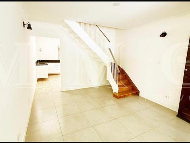 Sobrado, 2 dormitórios, sala, cozinha, área de serviço, bem localizado