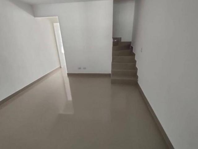 SOBRADO 2 DORMS 2 VAGAS PARA CARRO TODO REFORMADO CAPAO REDONDO