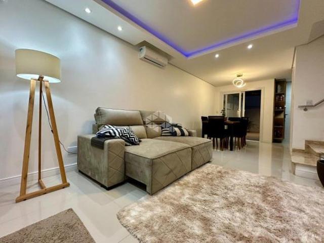 Sobrado 2 suítes, 90 m² construído, mobiliado, 2 vagas de carro, bairro Igara