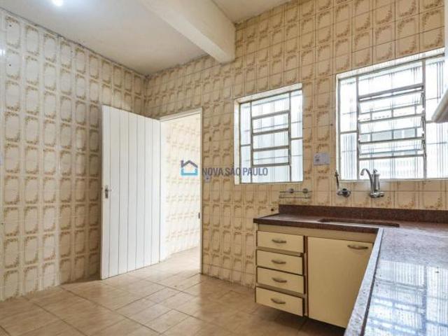 Sobrado 2 quartos, 1 vaga, próximo de metrô