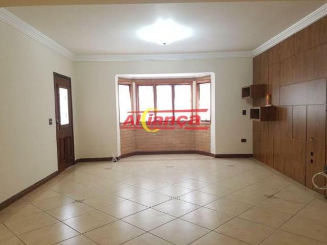Sobrado 350m², com 3 quartos e 1 suíte à venda no Parque Renato Maia