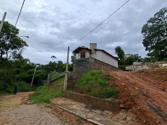 SOBRADO: + 300M2  ÁREA TOTAL DE 1047 M2  6 VAGAS  3 DORMITÓRIOS  1 BANHEIRO  1 CLOSET  COZ