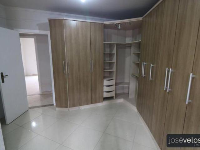 Sobrado 330m², 04 quartos, 04 vagas, Cond. Fechado, R$ 820.000,00