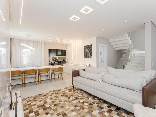 Sobrado 337m², 3 quartos, suite, 4 vagas, espaço gourmet. Condomínio Paysage Las Palmas Xaxim