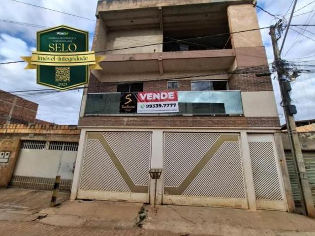 Sobrado 3 andares 300m², ac. permuta, Setor Leste, Estrutural, ótima localização