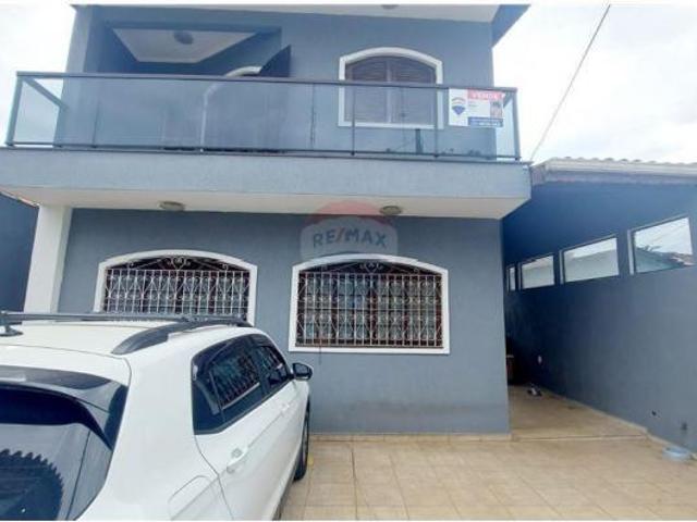 SOBRADO 3 ANDARES INCRÍVEL, COM PISCINA E 5 DORMITÓRIOS