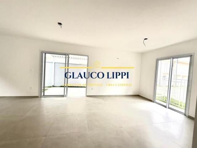 Sobrado 3 dormitórios 1 suíte com Garagem Coberta no Cond. Villa Flora