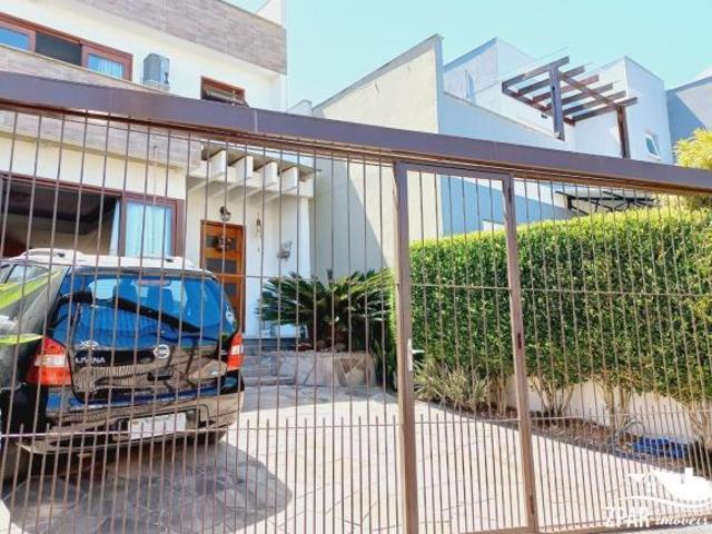 SOBRADO 3 DORMITÓRIOS, LIVING COM LAREIRA E TERRAÇO HIPÍCA