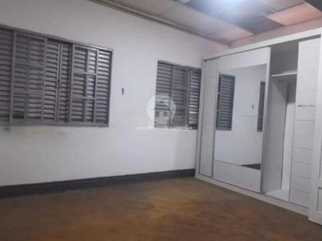 Sobrado 3 Dormitórios no Campo Grande com Quintal e 1 Vaga – Excelente Potencial de Reforma