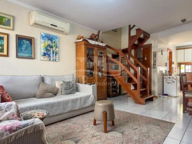 Sobrado 3 dormitórios no Altos do Ipê 104m², Zona Sul