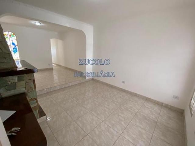 Sobrado 3 dormitórios, sendo 1 suíte, quintal, 2 vagas de garagem no Jardim das Américas