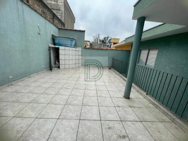 Sobrado 3 dormitórios, sendo 2 suítes, 4 vagas de garagem JD Rosa Maria