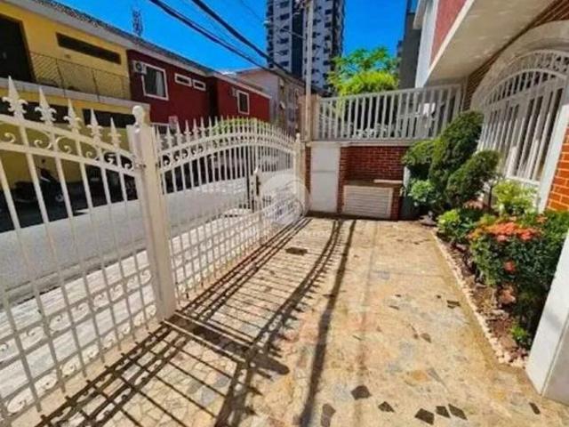 Sobrado 3 Dormitórios, Suíte e Sol da Manhã no Boqueirão Santos SP