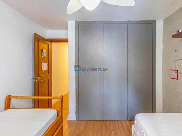 Casa tipo sobrado à venda 3 quartos na Vila Alexandrina