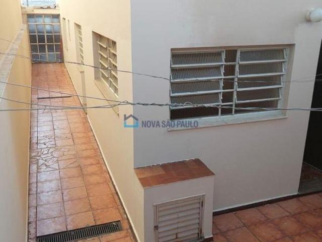 Sobrado 3 Dorms 1 Suíte com 2 Vagas na Saúde Próximo à Av. Fagundes Filho