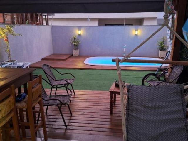 Lindo sobrado com 3 suítes e piscina aquecida no Residencial lagos de Ipanema !