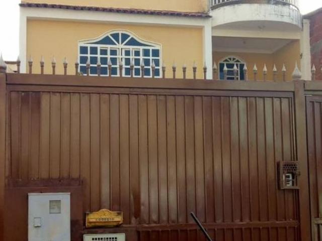 Sobrado 3 pavimentos com Habite se QR 601