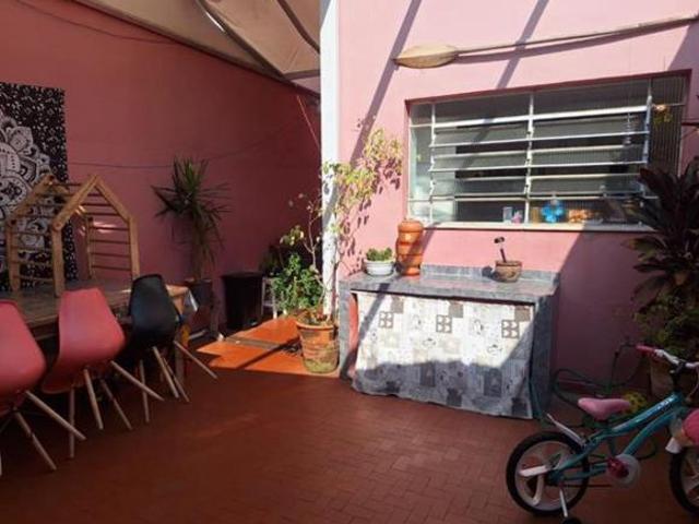 Sobrado 3 quartos, 1 suíte, sala pra 2 Ambientes, 2 vagas de garagem, quintal FL22