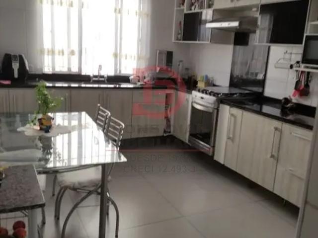 Sobrado 3 quartos 1suíte e 2 vagas de garagem Vila Esperança