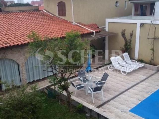 Sobrado 3 quartos 240m² construído 4 vagas Campo Grande
