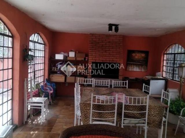 SOBRADO, 3 QUARTOS, 3 VAGAS DE GARAGEM, ACEITA APARTAMENTO COMO PARTE DE PAGAMENTO E CARRO