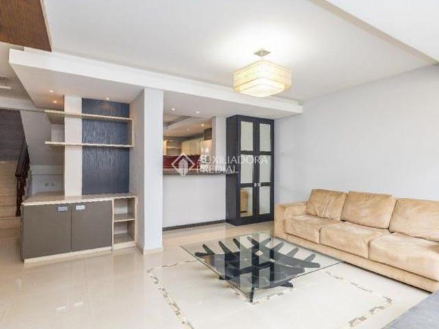 Sobrado 3 Quartos à Venda no Cabral | Suíte, Ático Gourmet e Ambientes Mobiliados