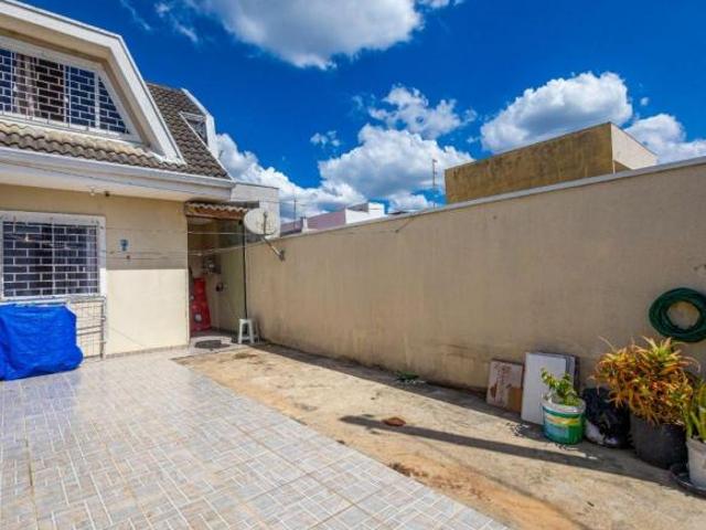 Sobrado 3 quartos, bem localizado no Ganchinho
