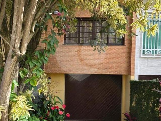 Sobrado 3 Quartos com Suíte, 2 Vagas e Vista para o Horto