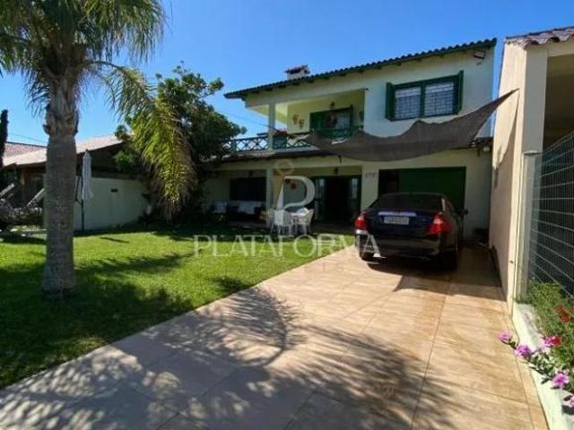 Sobrado 3 Quartos com Piscina 3 Quadras do Mar e Próximo à Plataforma em Tramandaí