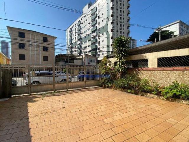 Sobrado 3 quartos edícula em Campo Grande Santos/SP