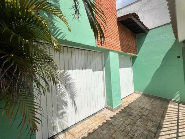 Sobrado 3 quartos na Parada Inglesa, com grande potencial para clínica ou consultório
