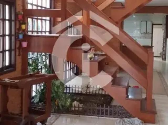 Sobrado, 3 Quartos para Alugar, 240 m² por R$ 5.000,00