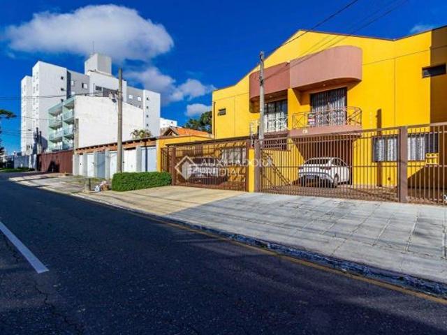 Sobrado 3 quatos Face Leste de 117 m² no Centro de Pinhais
