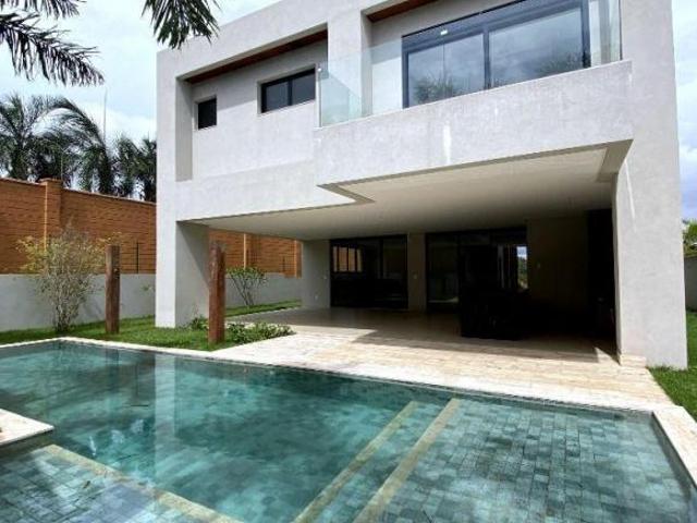 Sobrado 455m² no Alphaville Flamboyant Cruzeiro do Sul — Goiânia | 4 Suítes