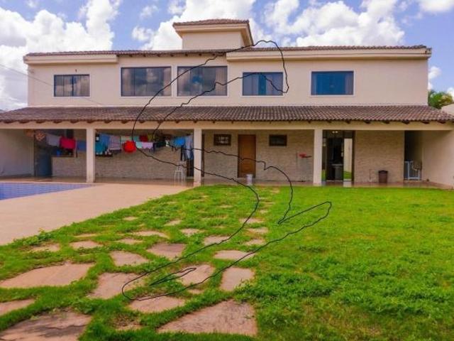 Sobrado 480m², 4 suítes, lazer, ac. permuta, Condomínio Prive 1, Lago Norte