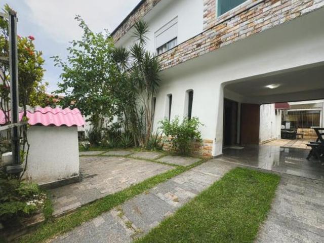 Sobrado 4 Dorm, sendo 1 suíte, 4 vagas, 288 m² de área útil. Bairro: CANTO DO FORTE