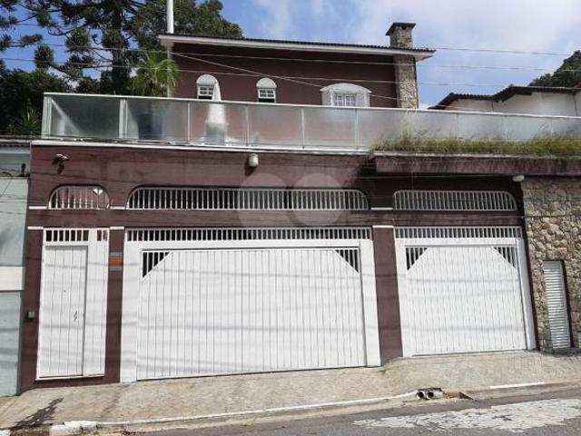 Sobrado 4 dormitórios 3 suítes, piscina, churrasqueira, 6 vagas no Tremembé