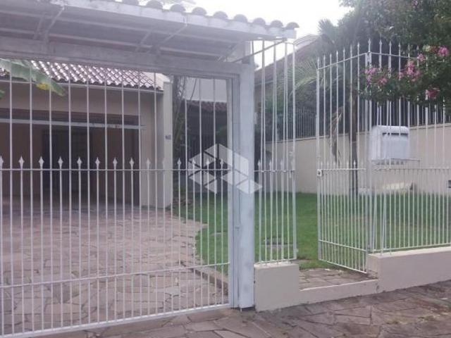 Sobrado 4 dormitórios, 1 com suíte Master, pátio amplo nos fundos Nossa Senhora das Graças Canoa