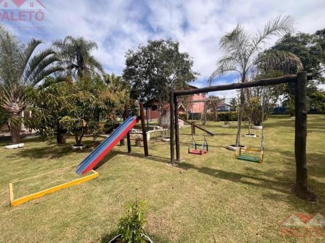 Sobrado 4 dormitórios a venda na cidade de Porangaba interior de SP, loteamento Vale Verde