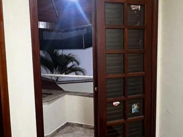 Sobrado 4 dormitórios Jd. Guapira