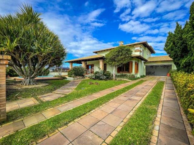 Sobrado 4 dormitórios, sendo 1 suíte, sacada com vista mar, dependência de empregada, piscina e ampl