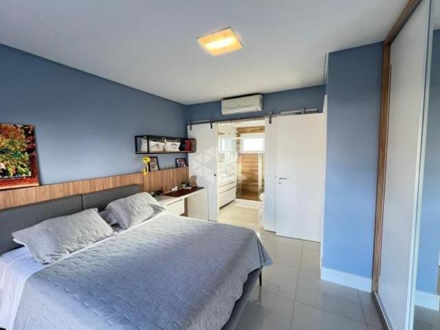 Sobrado 4 dormitórios sendo 2 suíte, mobiliado e decorado no condomínio fechado Quinta do Lago Xangr