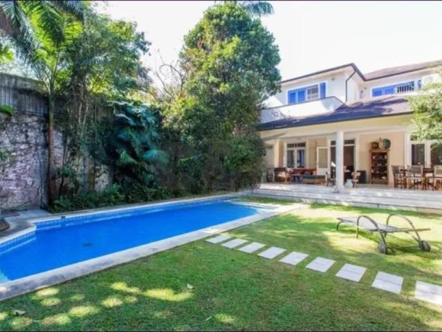 Sobrado 4 Dormitórios Suítes à Venda no Alto da Boa Vista São Paulo/SP